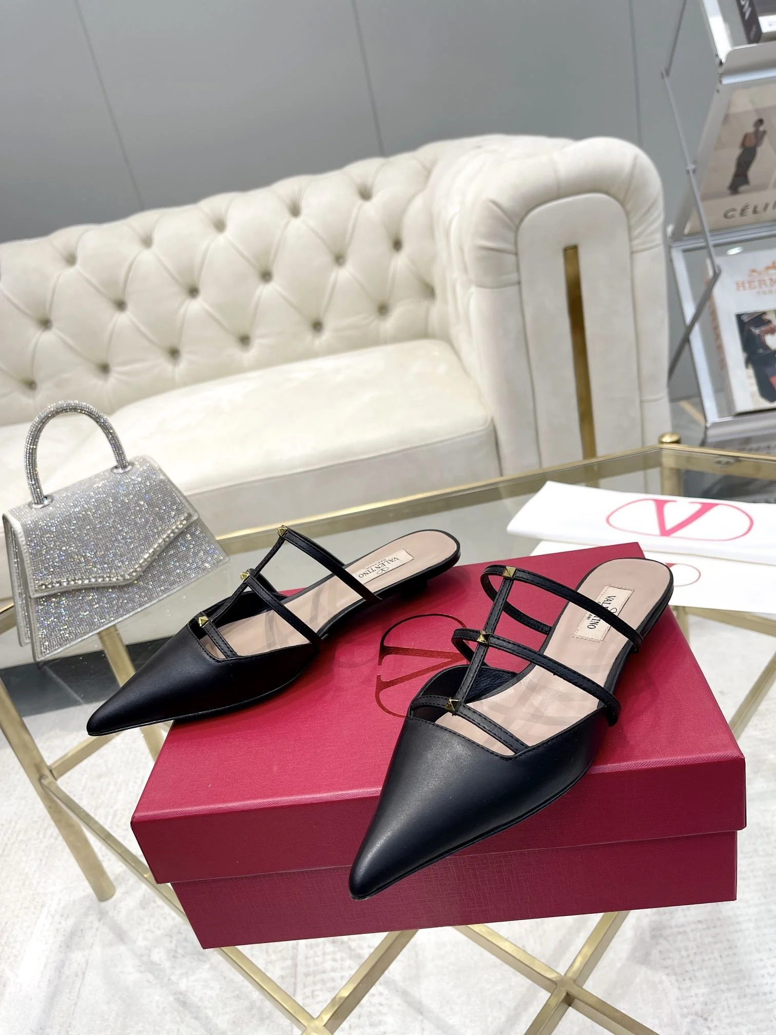 Accurate model Valentino Sandals