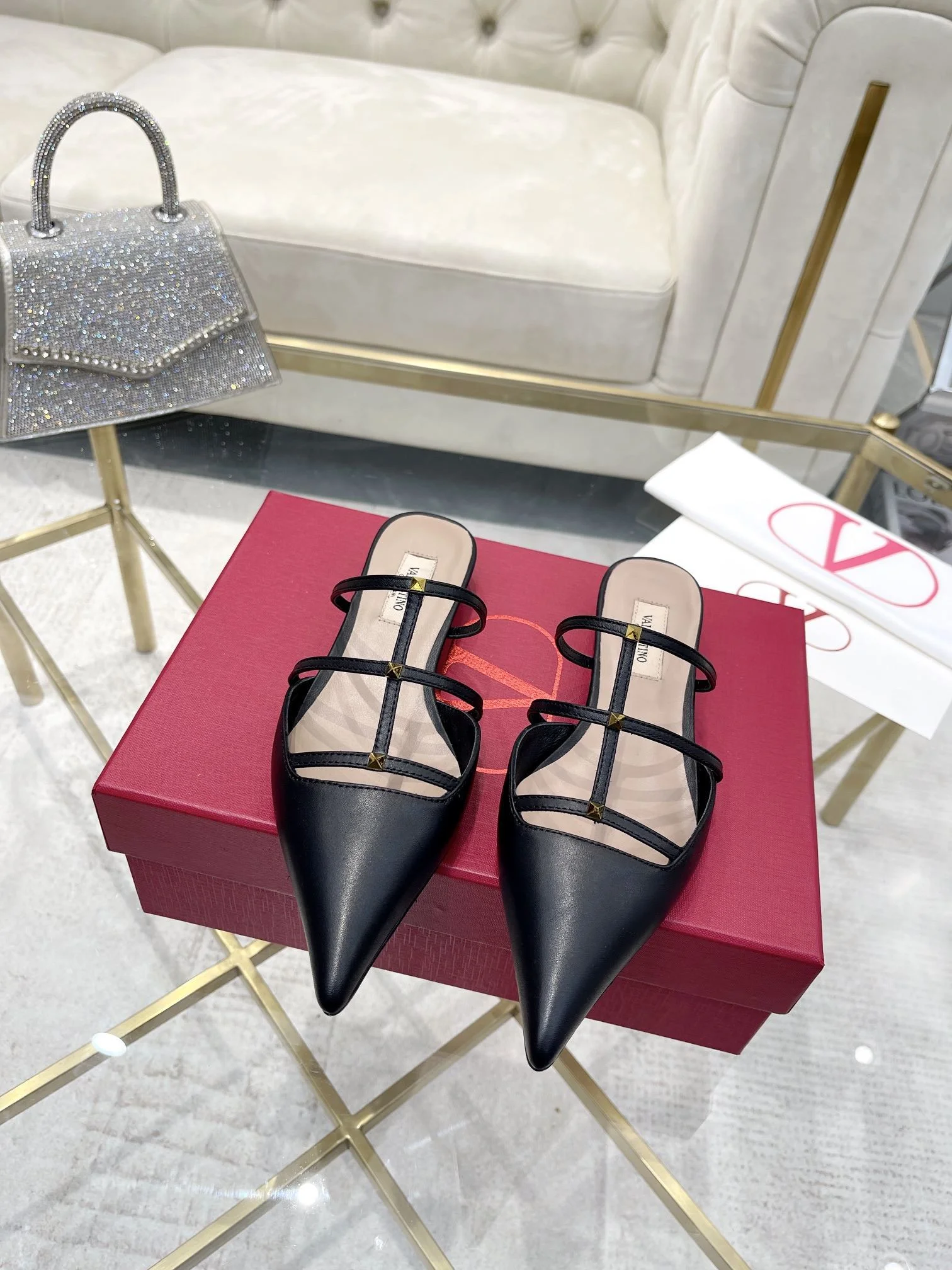 Accurate model Valentino Sandals