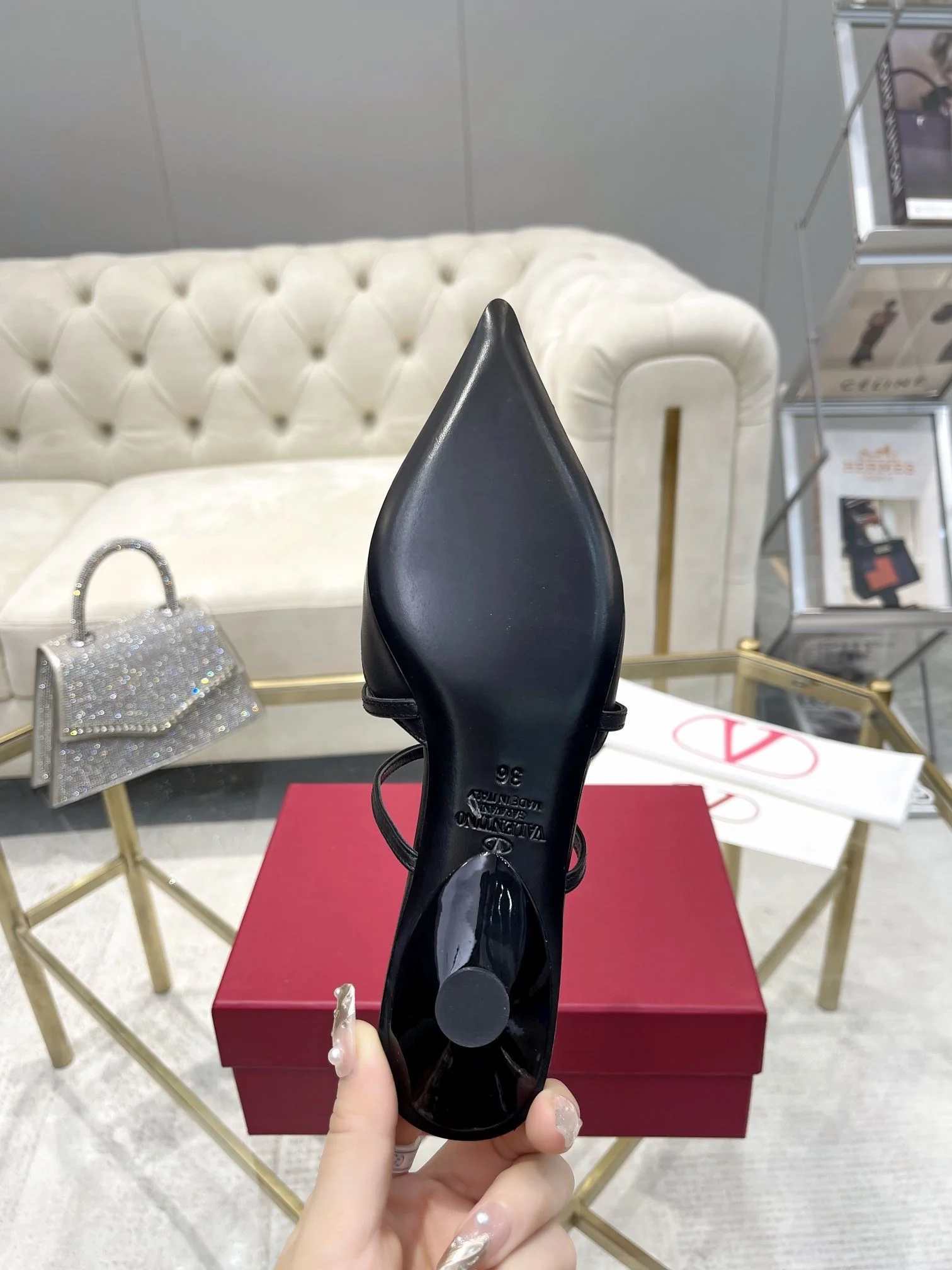 Accurate model Valentino Sandals