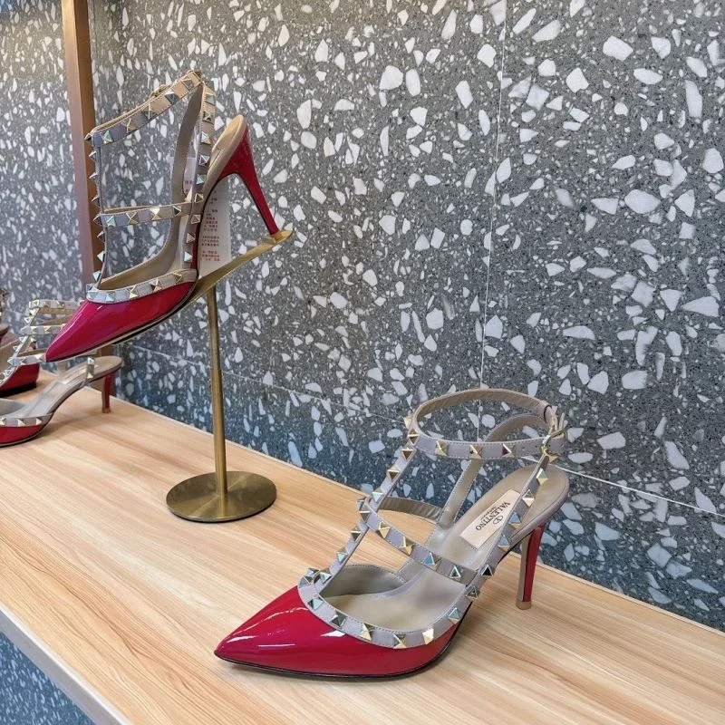 Low-cost Valentino Sandals