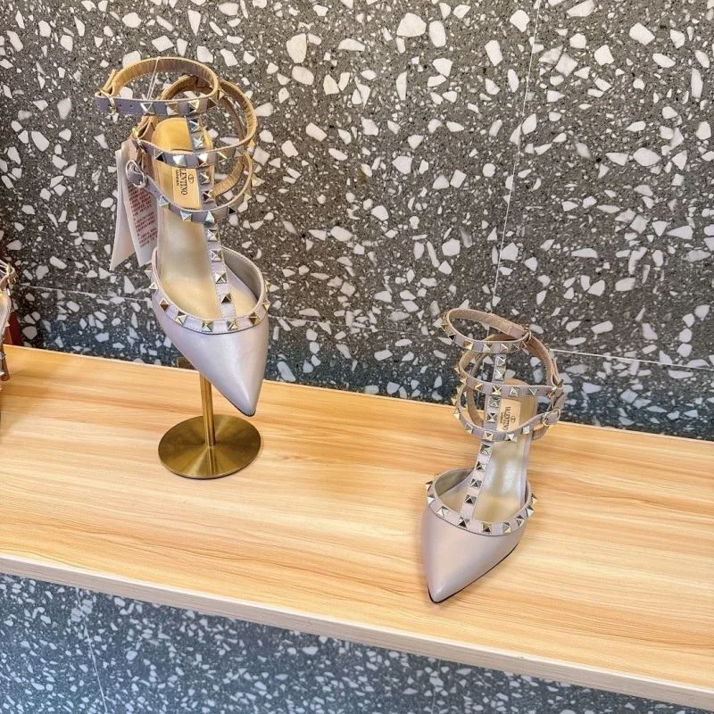 Low-cost Valentino Sandals