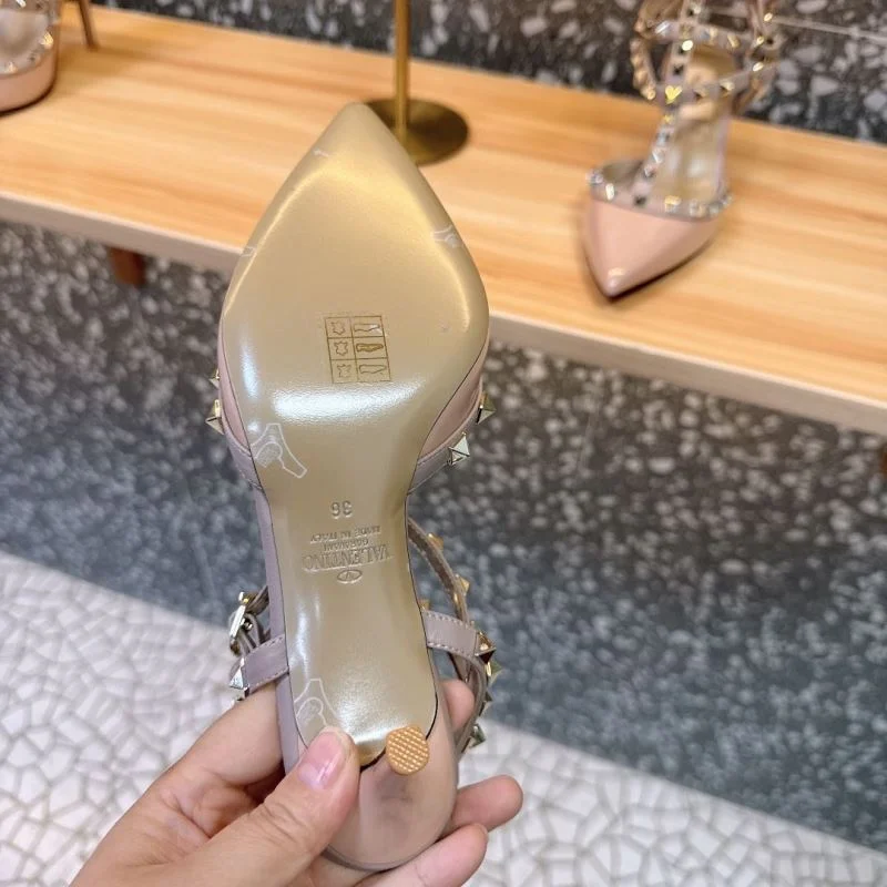 Accurate model Valentino Sandals