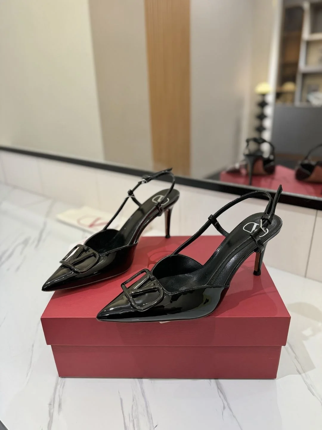 High accuracy Valentino Sandals