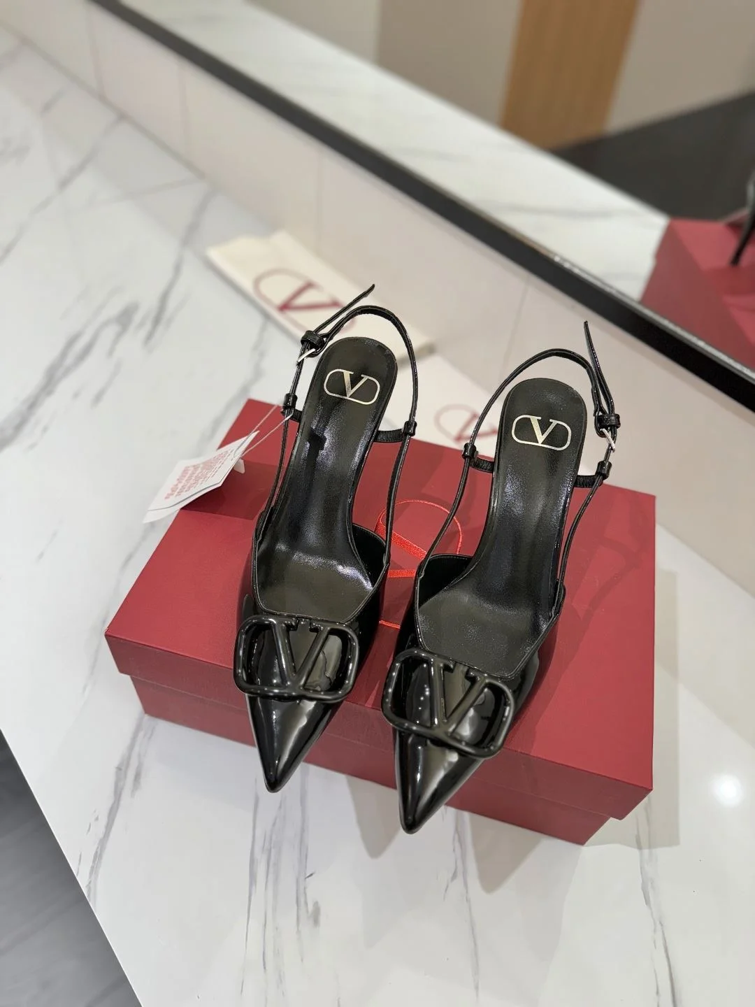 High accuracy Valentino Sandals