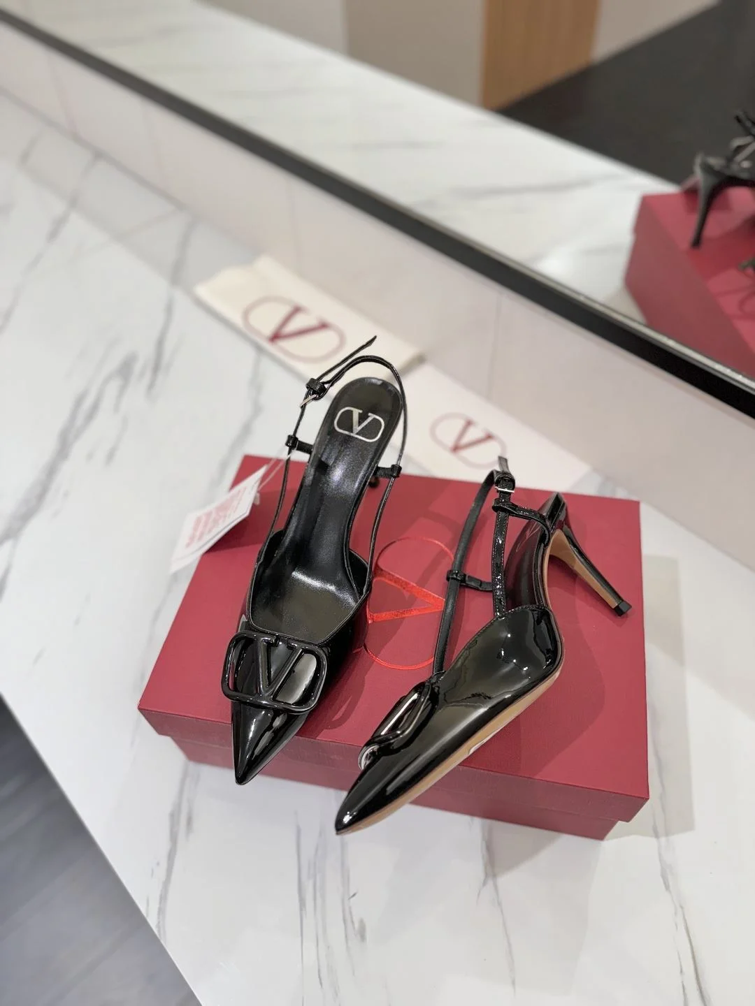High accuracy Valentino Sandals