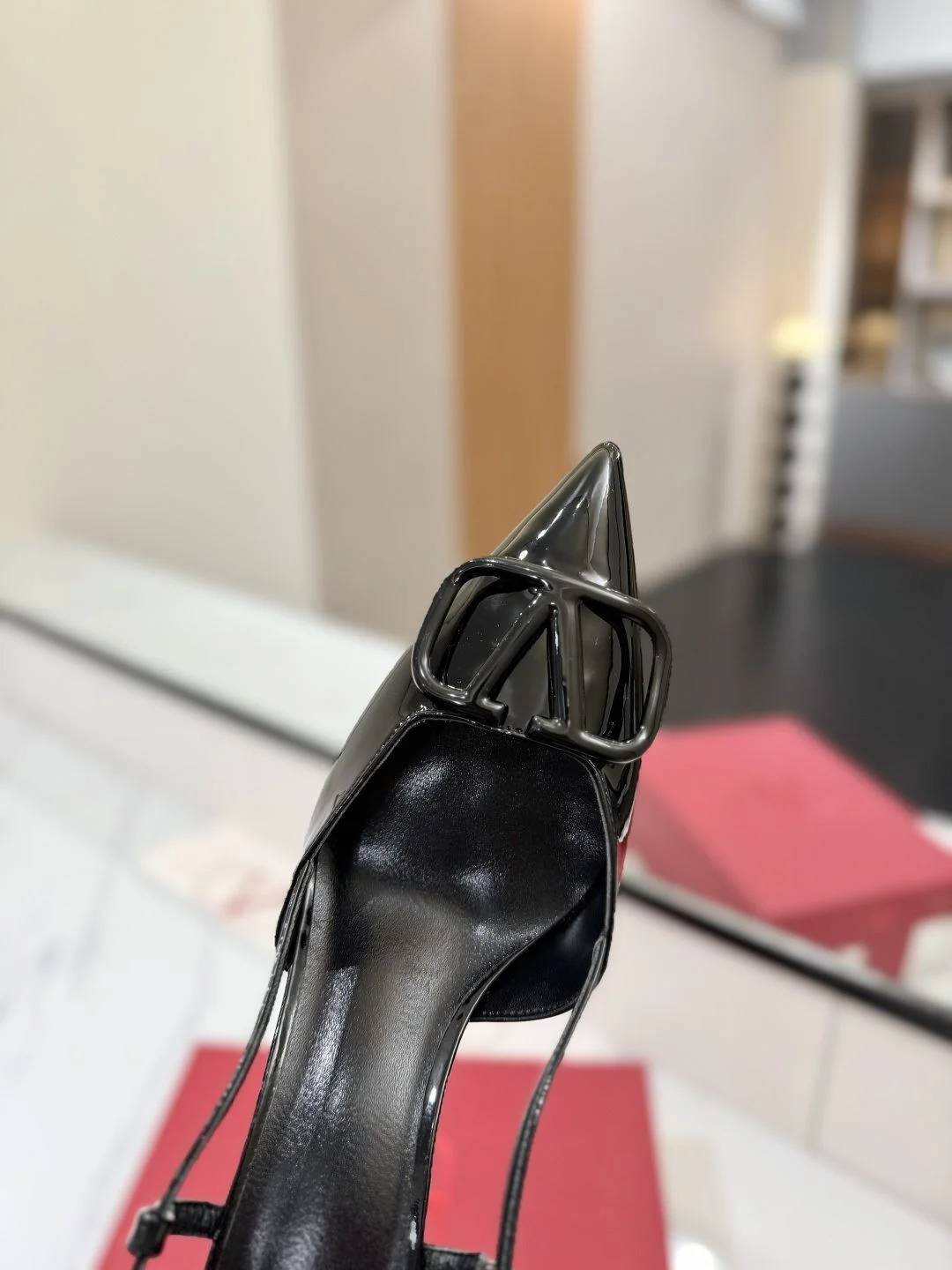 High accuracy Valentino Sandals