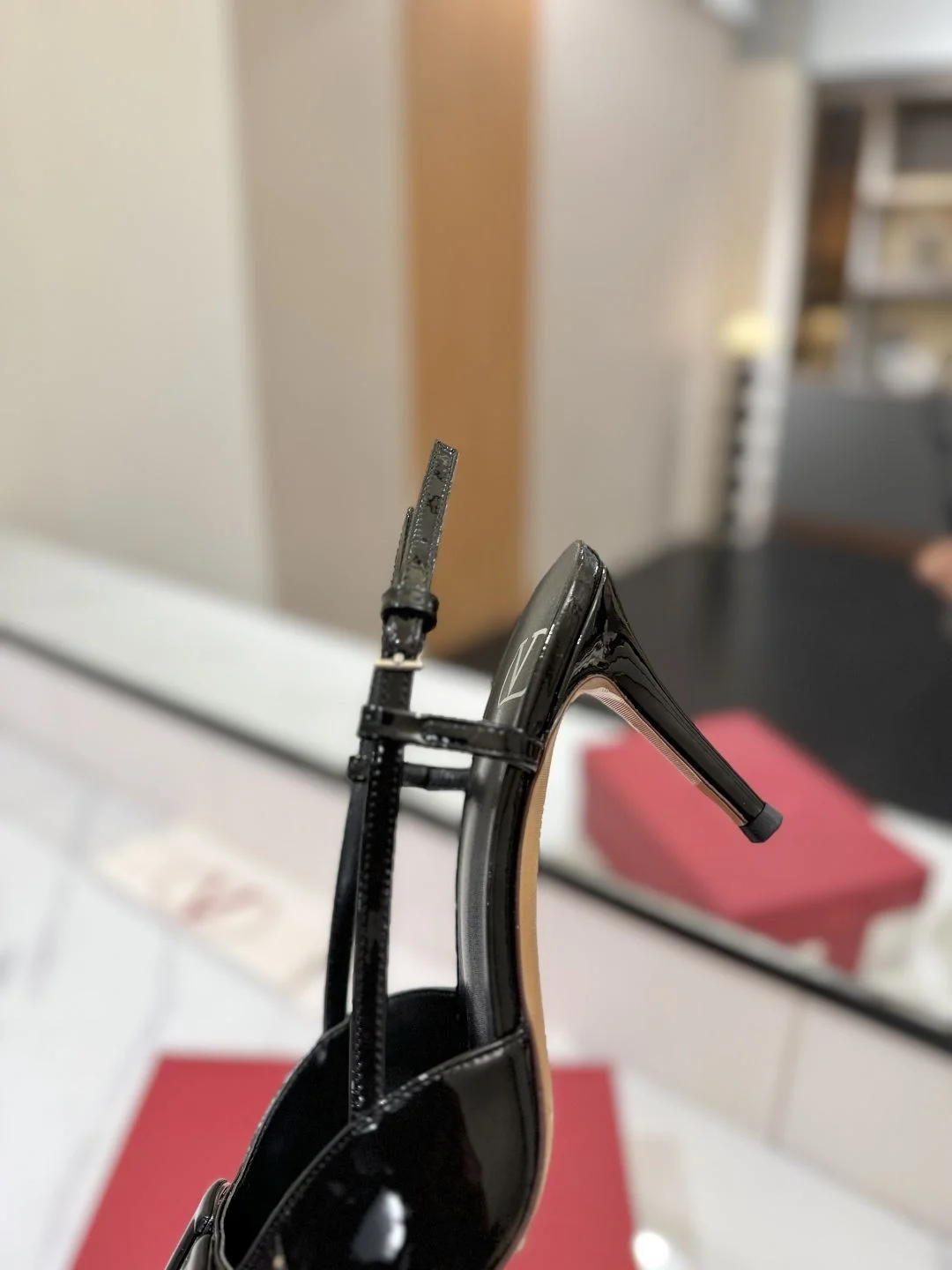 High accuracy Valentino Sandals
