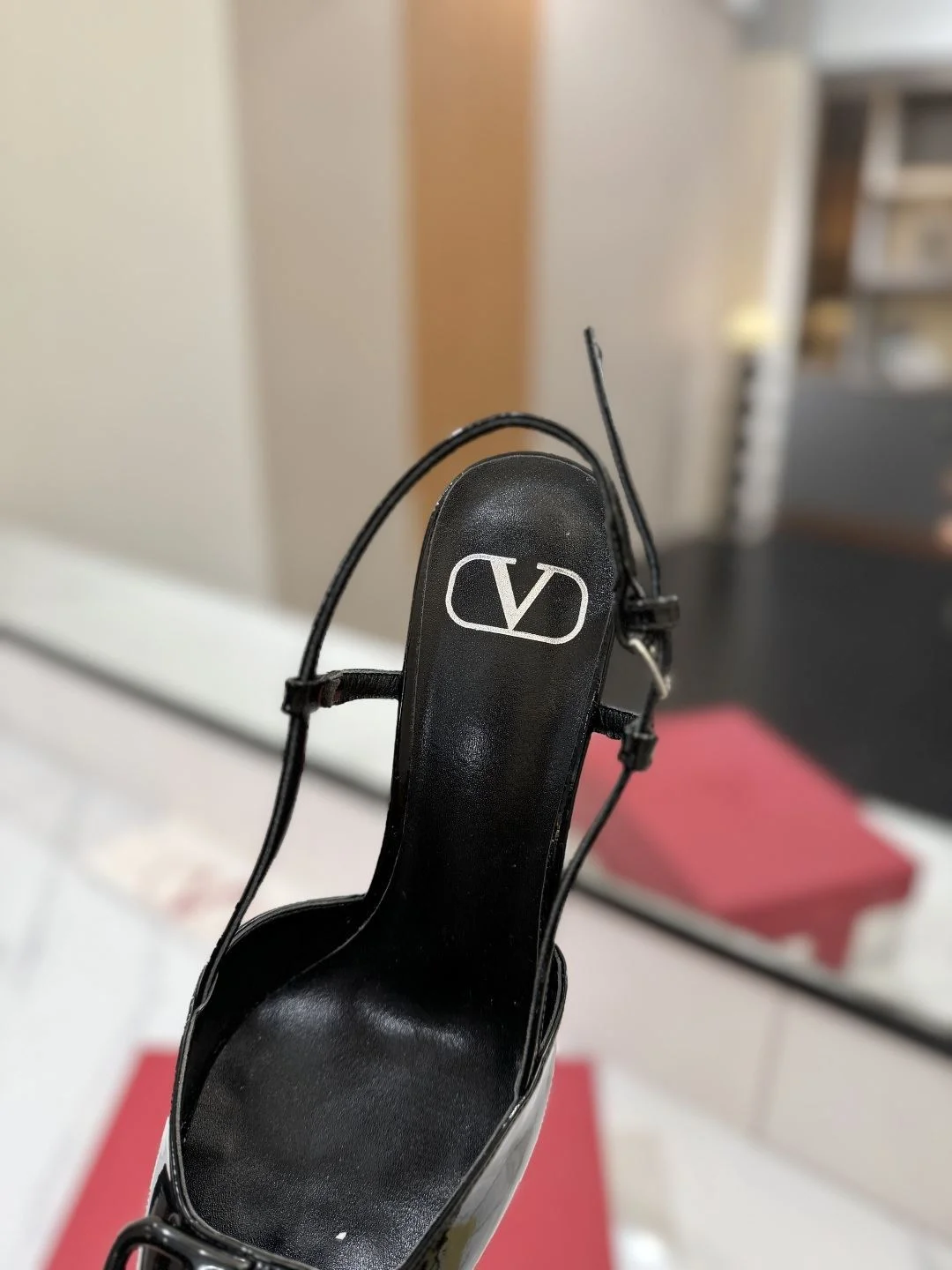 High accuracy Valentino Sandals