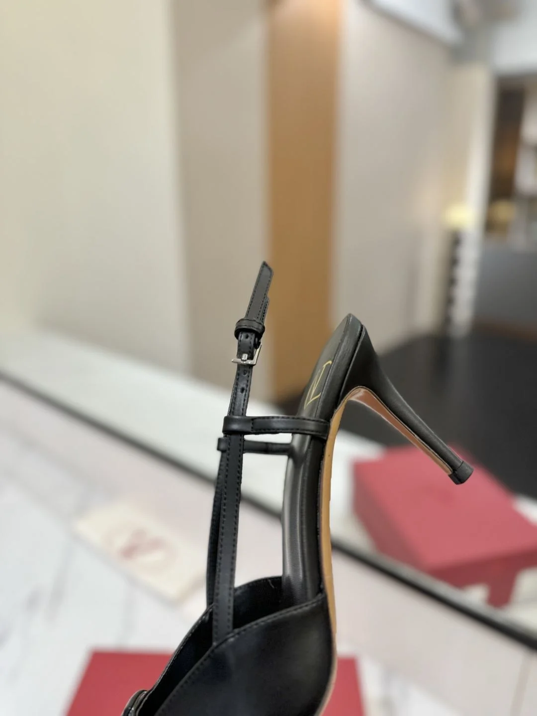 High accuracy Valentino Sandals