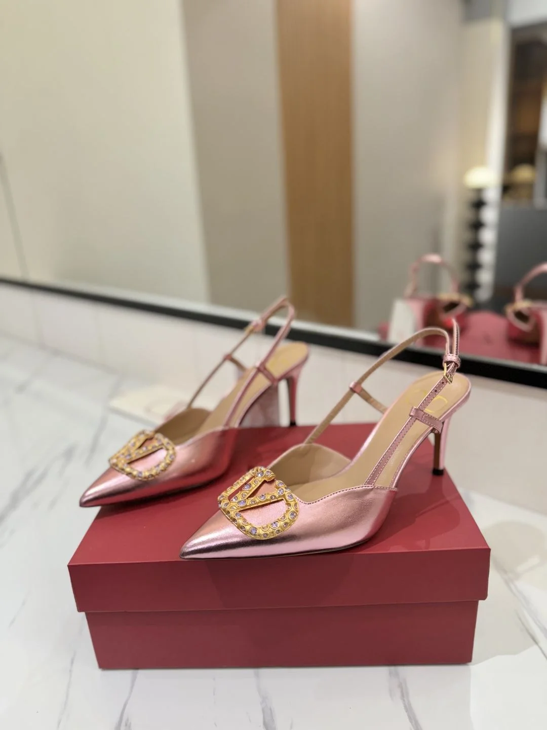 1:1 copy Valentino Sandals