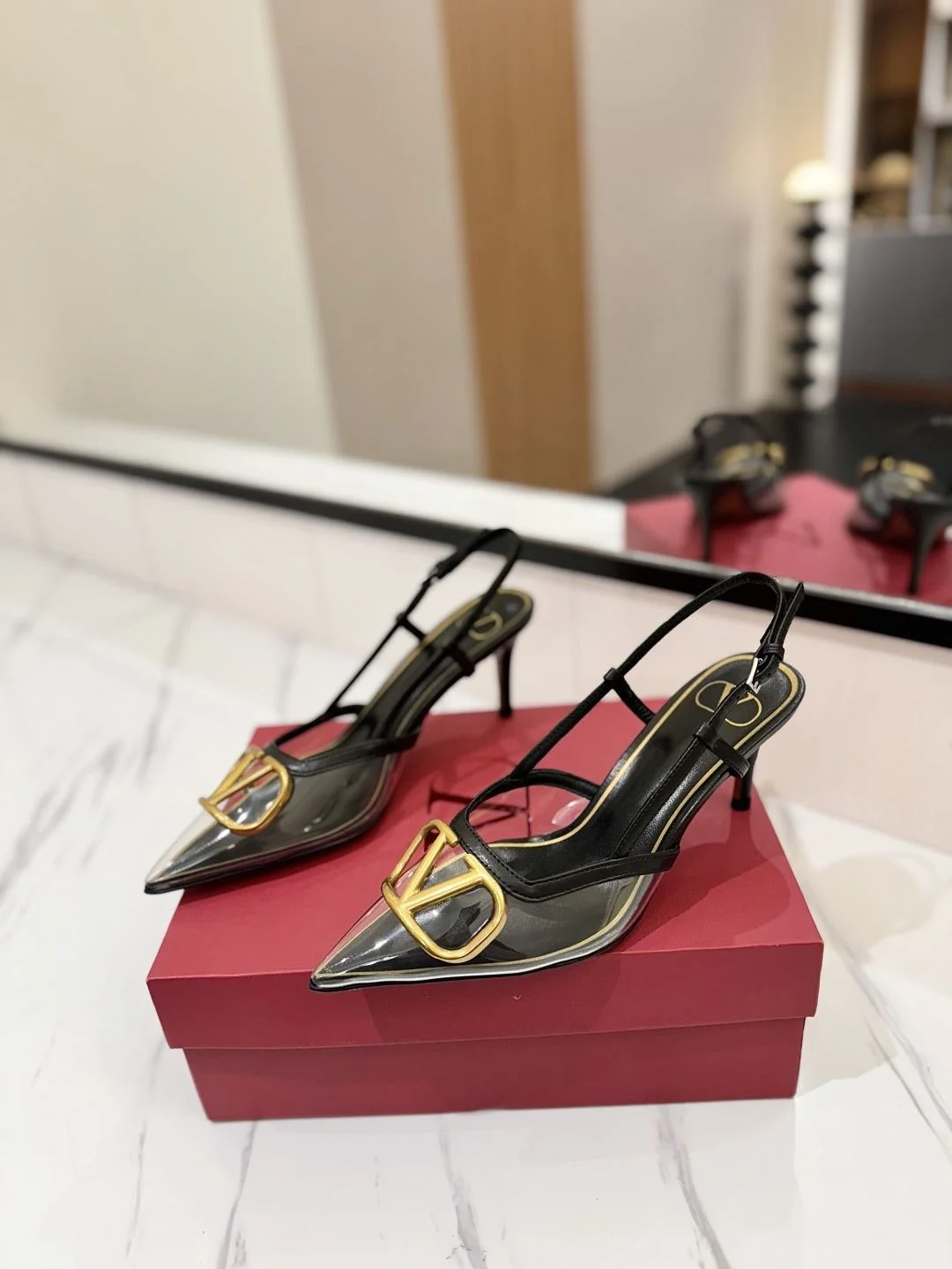 High accuracy Valentino Sandals