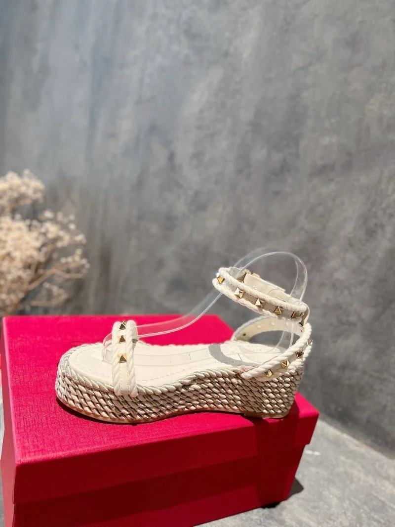 Low-cost Valentino Sandals