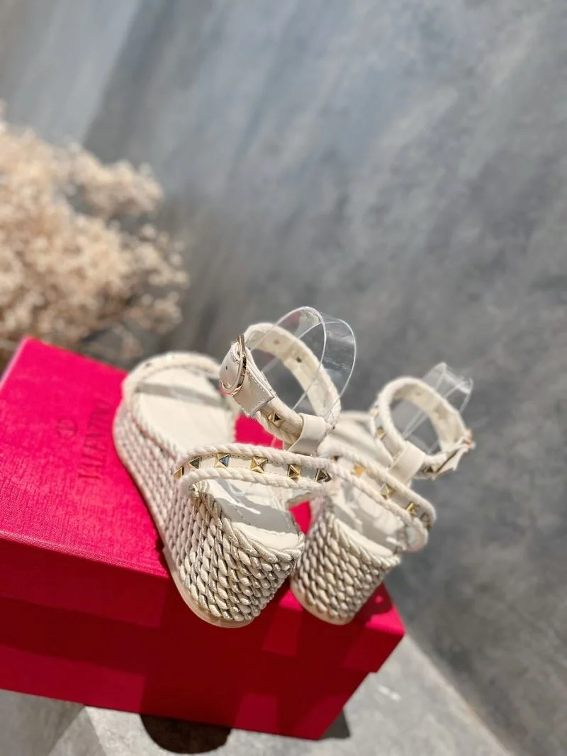 Low-cost Valentino Sandals