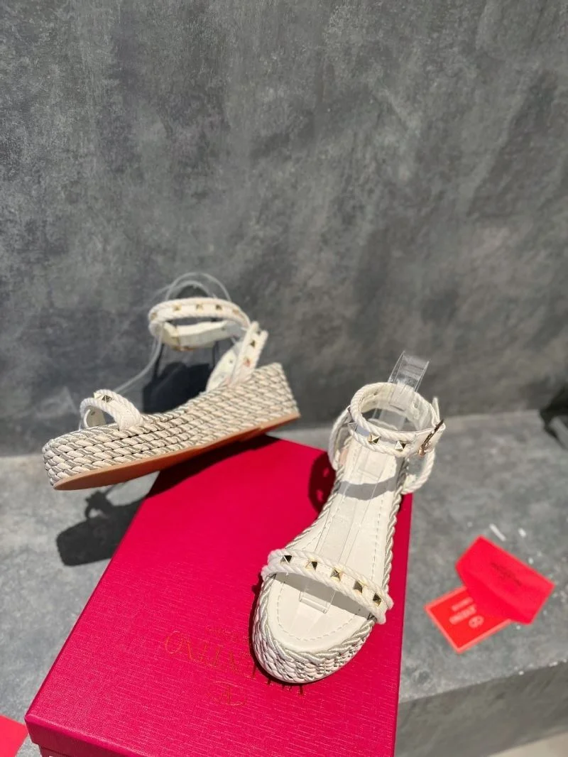 Low-cost Valentino Sandals