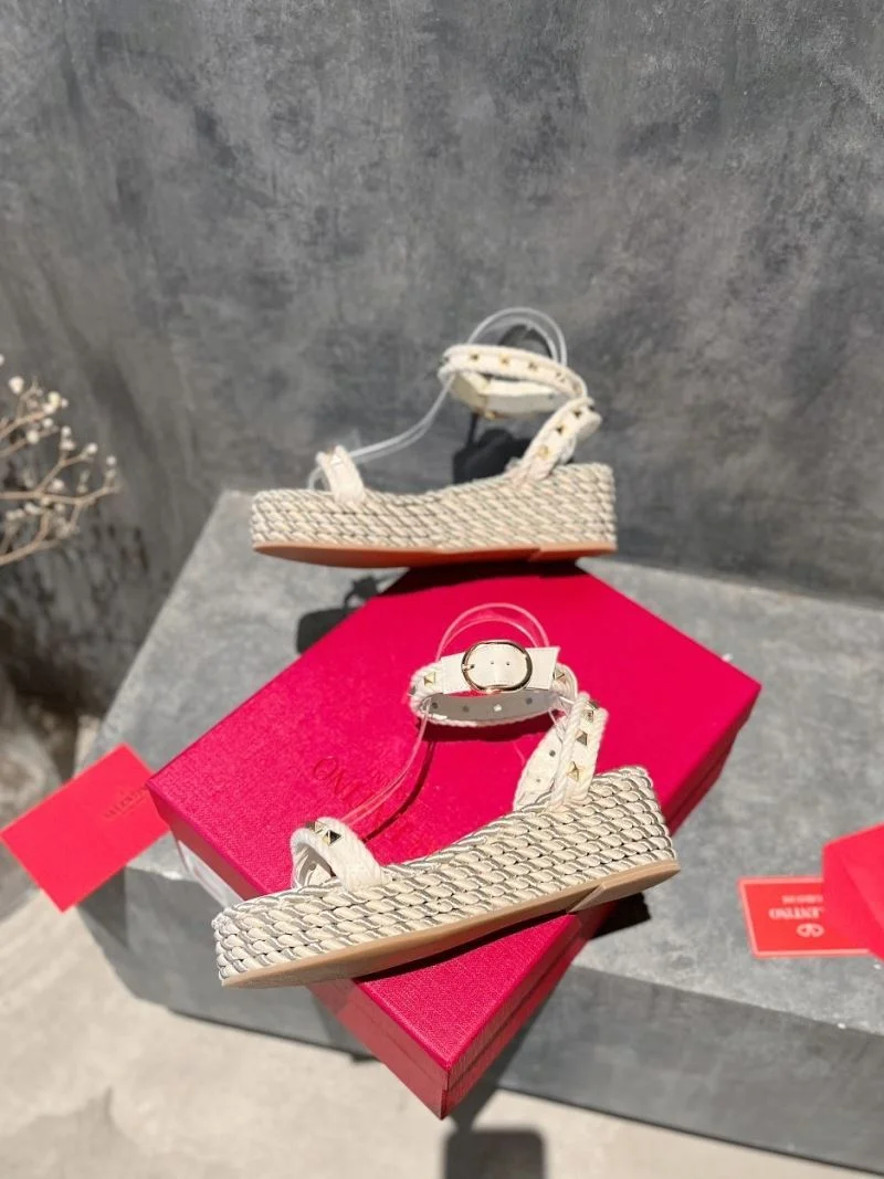 Low-cost Valentino Sandals
