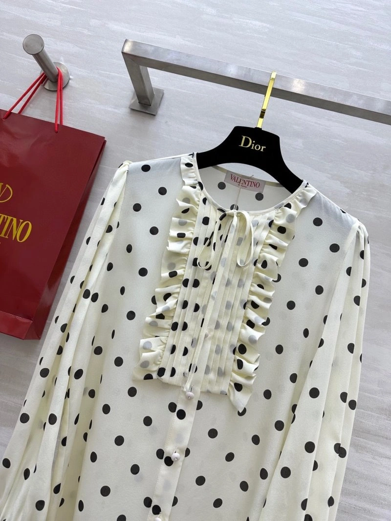 Accurate model Valentino Shirts