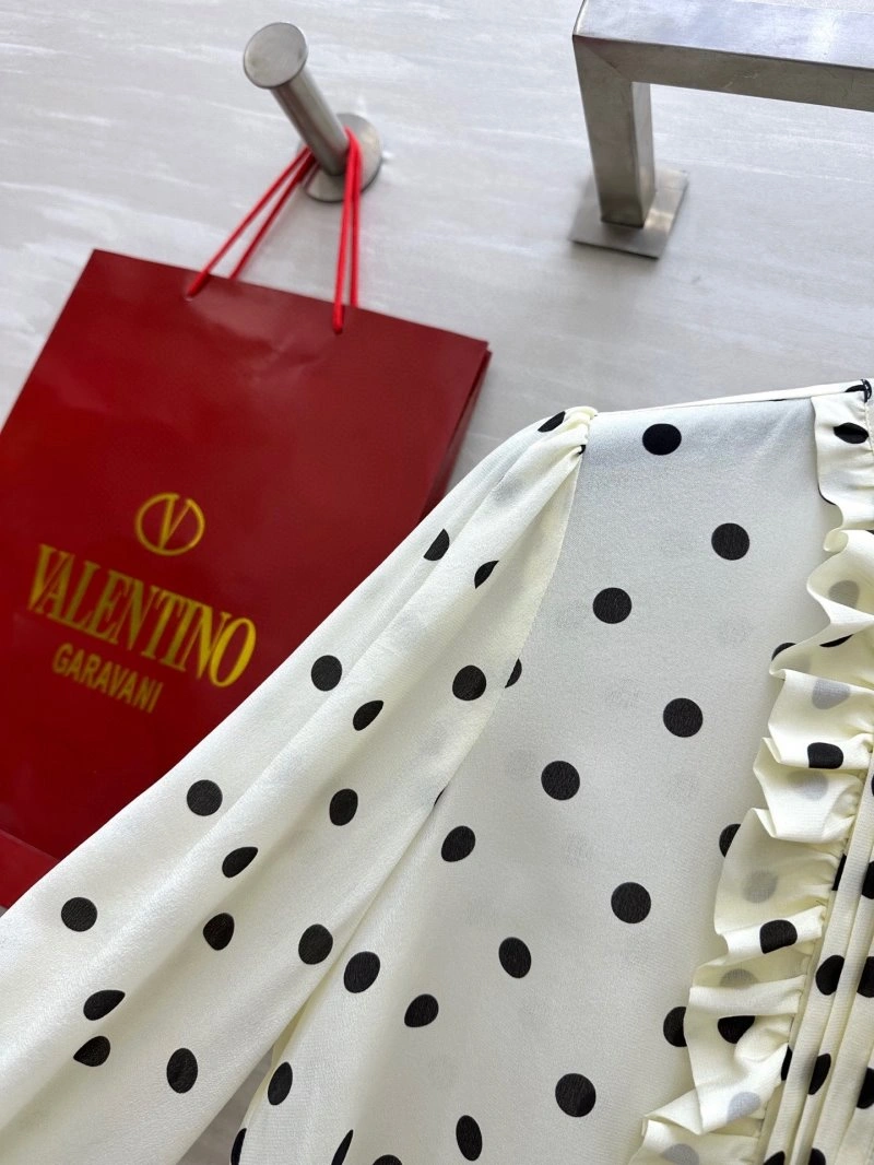 Accurate model Valentino Shirts