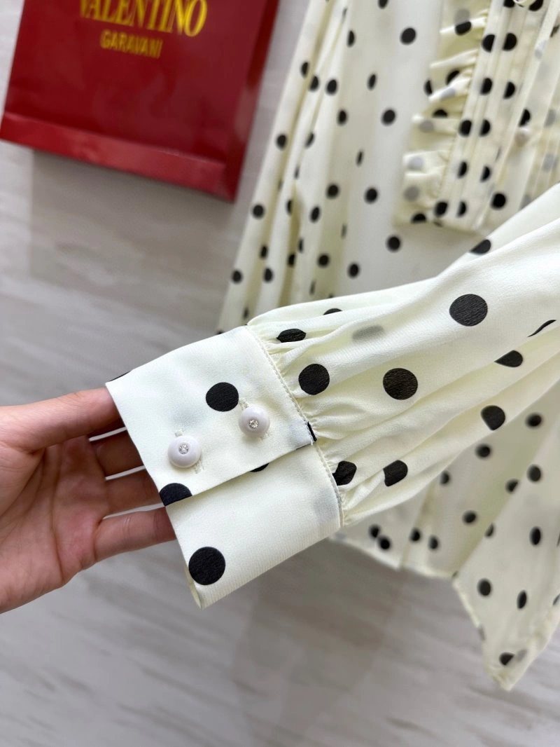 Accurate model Valentino Shirts