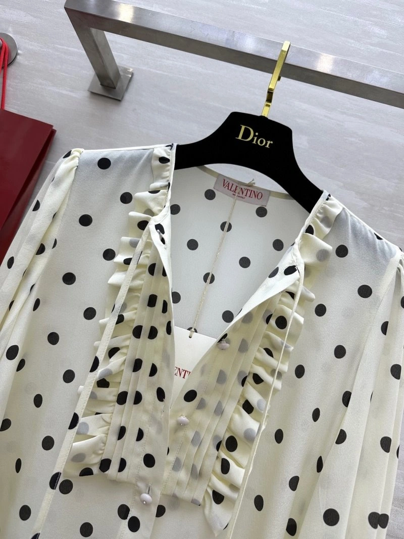 Accurate model Valentino Shirts