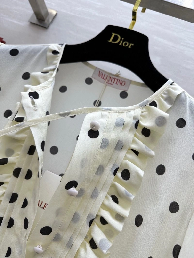 Accurate model Valentino Shirts