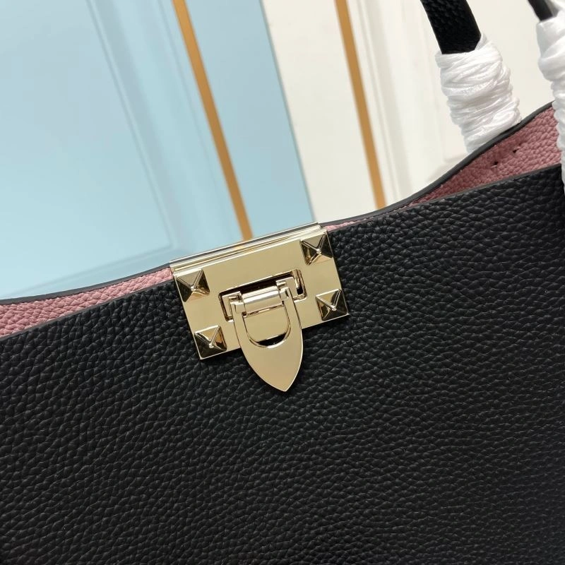 Accurate model Valentino Shopping Bags
