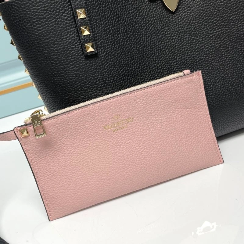 Accurate model Valentino Shopping Bags