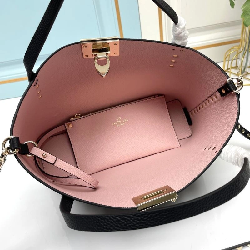 Accurate model Valentino Shopping Bags