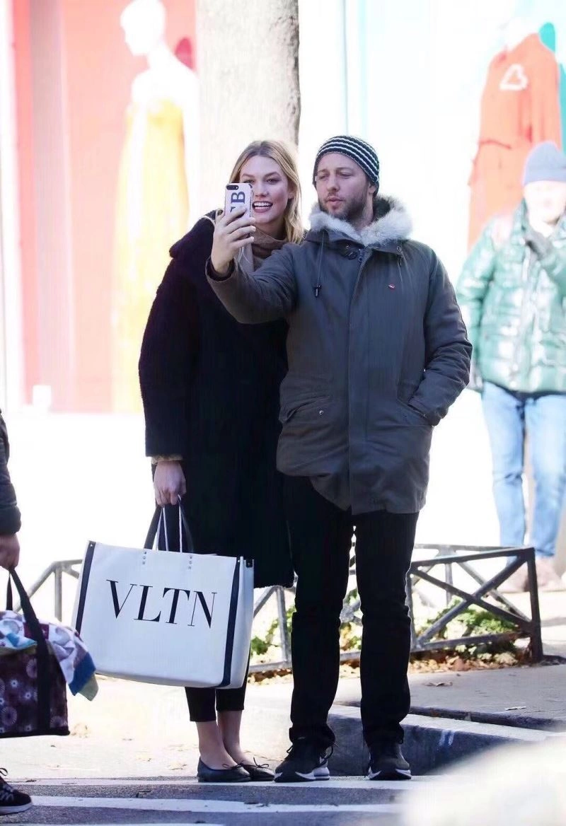 Low-cost Valentino Shopping Bags