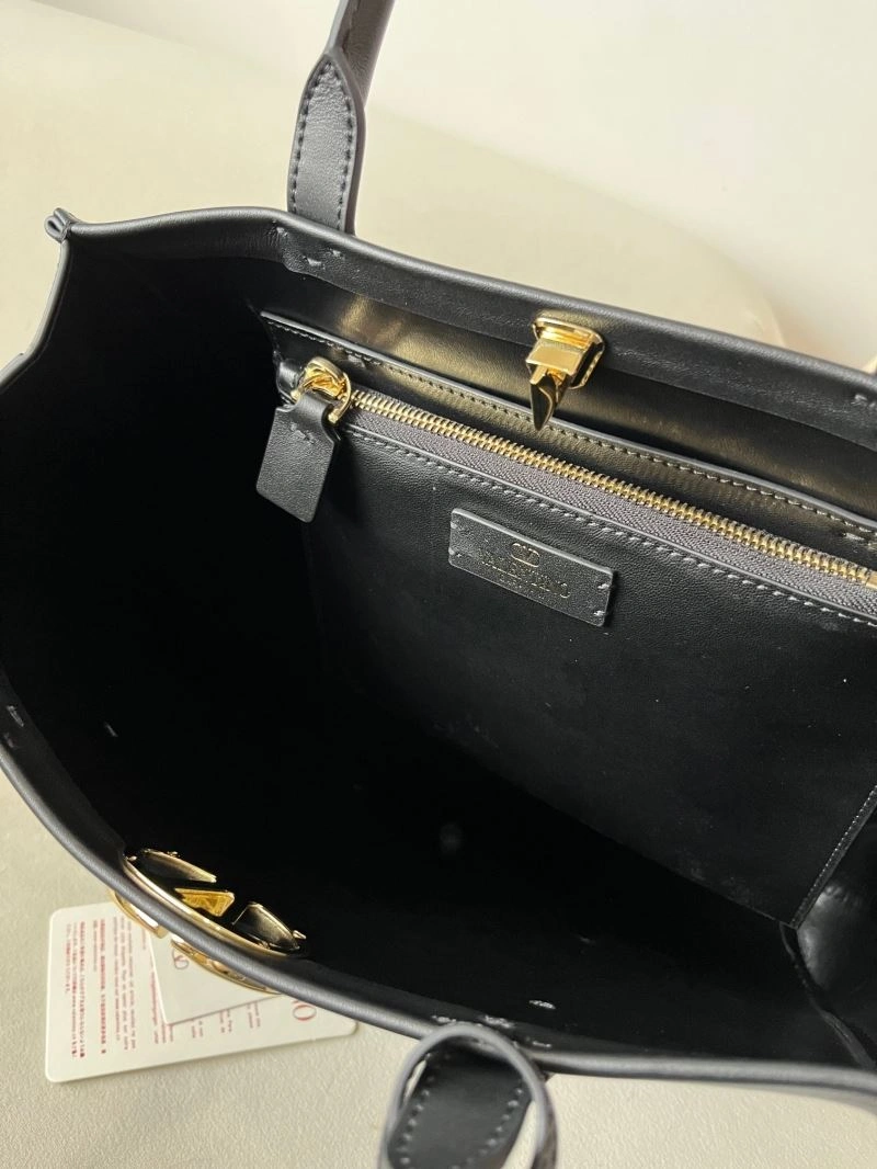 Accurate model Valentino Shopping Bags