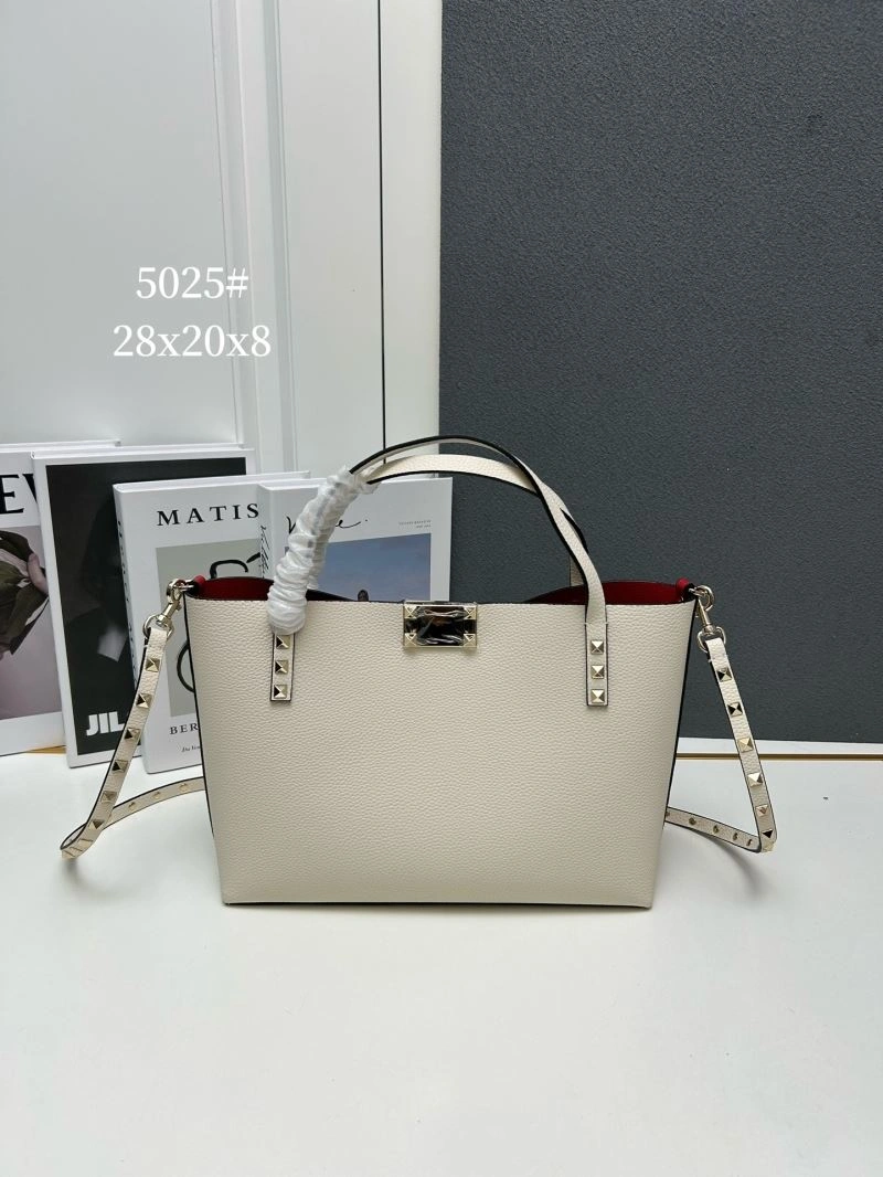 Accurate model Valentino Shopping Bags