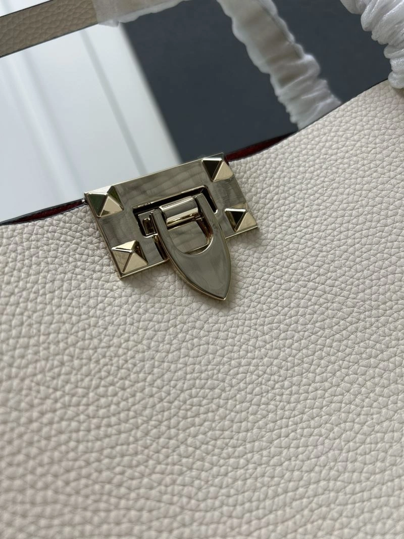 Accurate model Valentino Shopping Bags