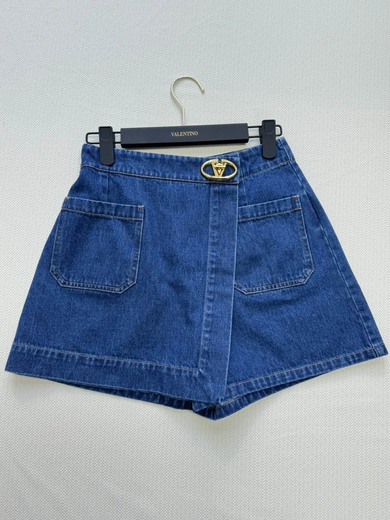 Accurate model Valentino Short Pants