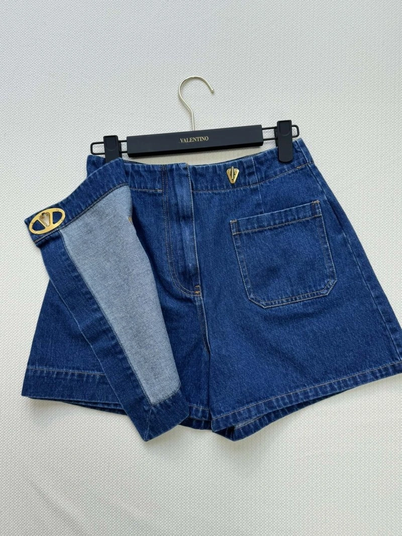 Accurate model Valentino Short Pants