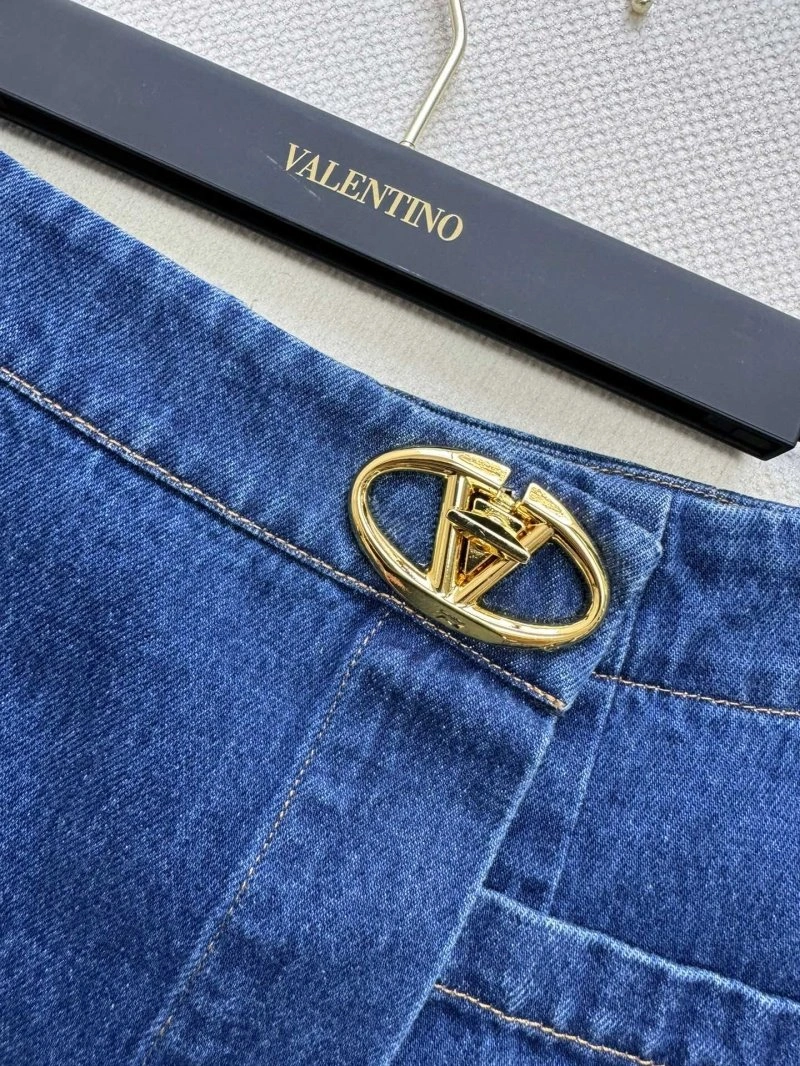 Accurate model Valentino Short Pants