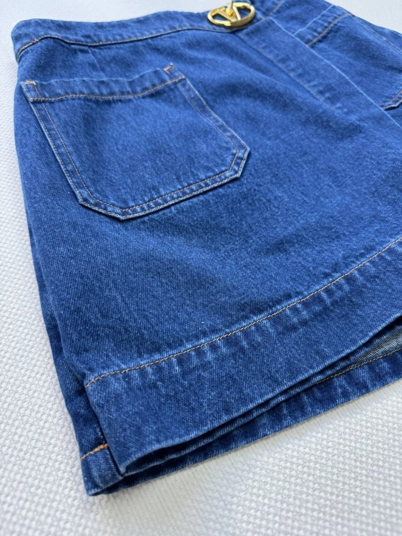 Accurate model Valentino Short Pants