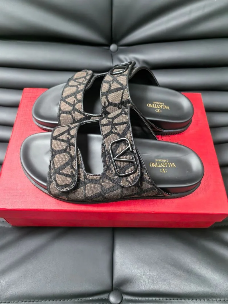 Low-cost Valentino Slippers