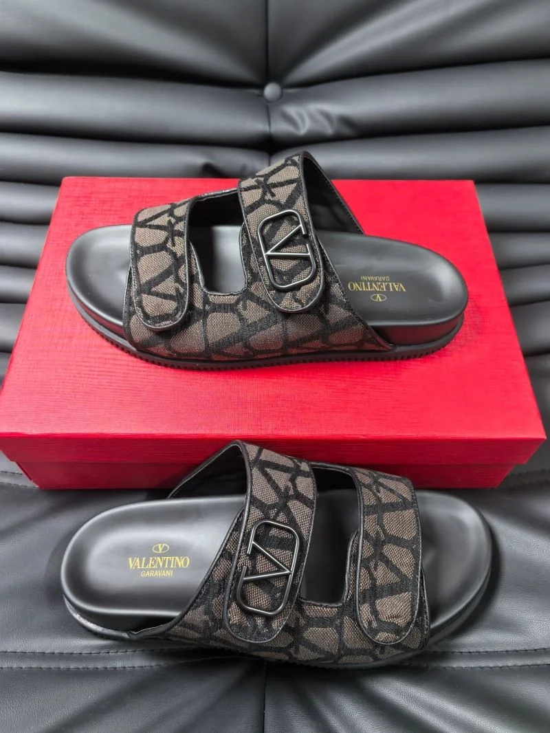 Low-cost Valentino Slippers