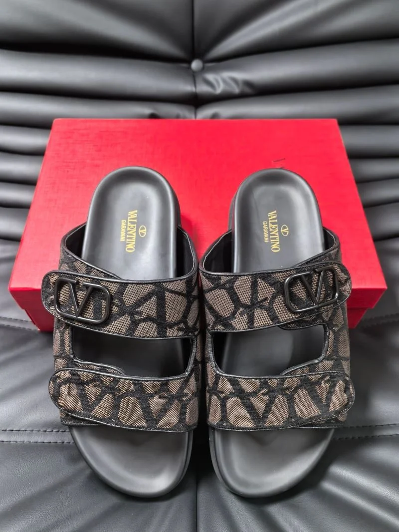 Low-cost Valentino Slippers