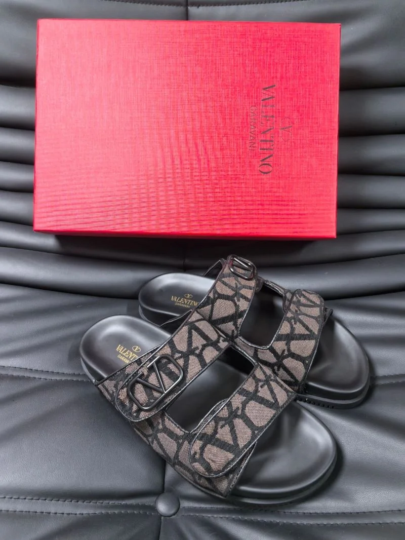Low-cost Valentino Slippers