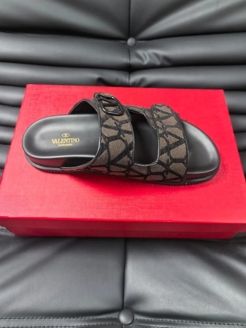 Low-cost Valentino Slippers