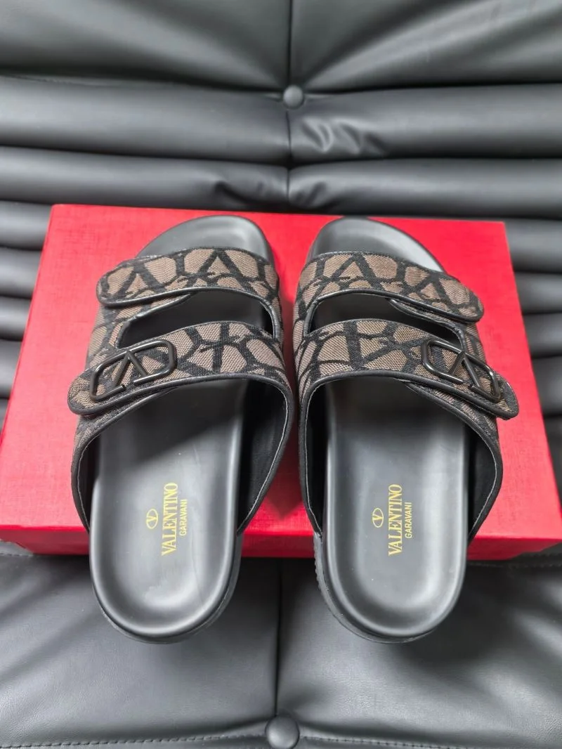 Low-cost Valentino Slippers