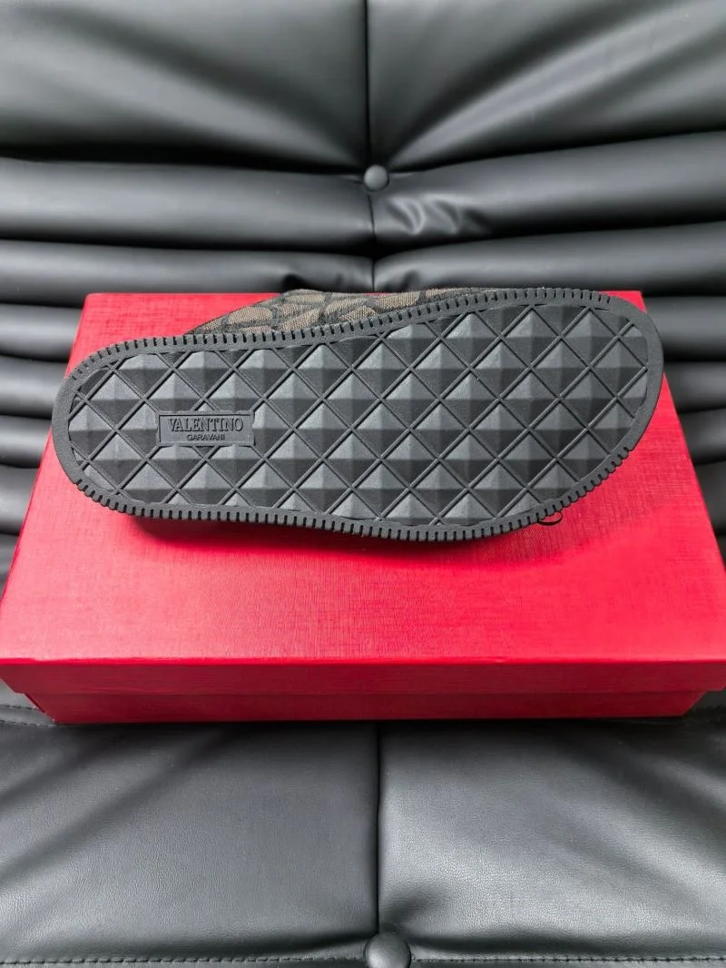 Low-cost Valentino Slippers