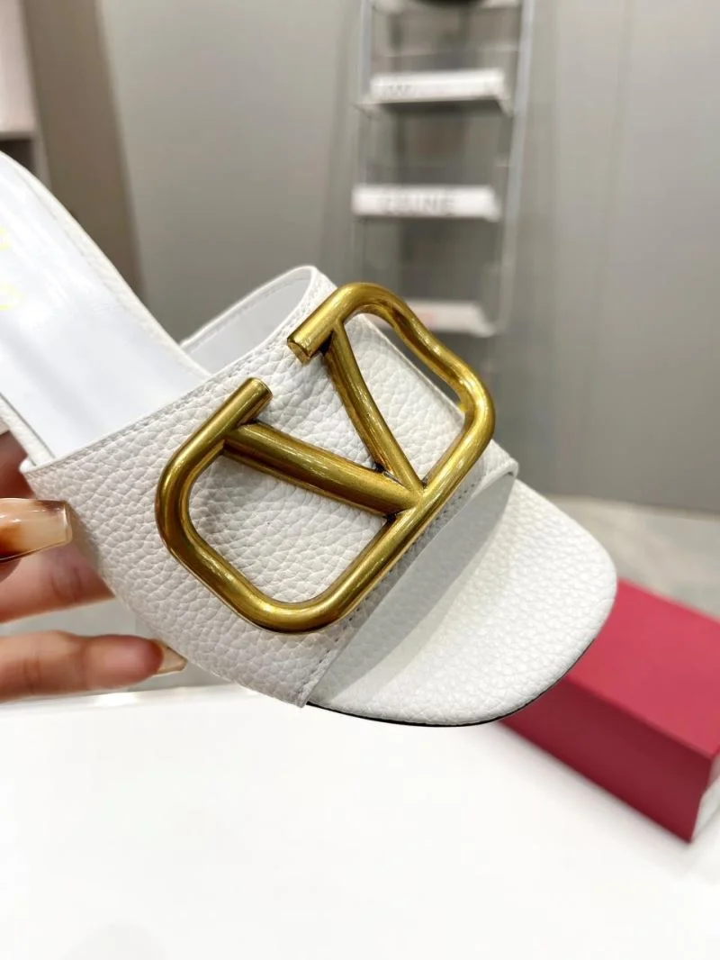 Low-cost Valentino Slippers