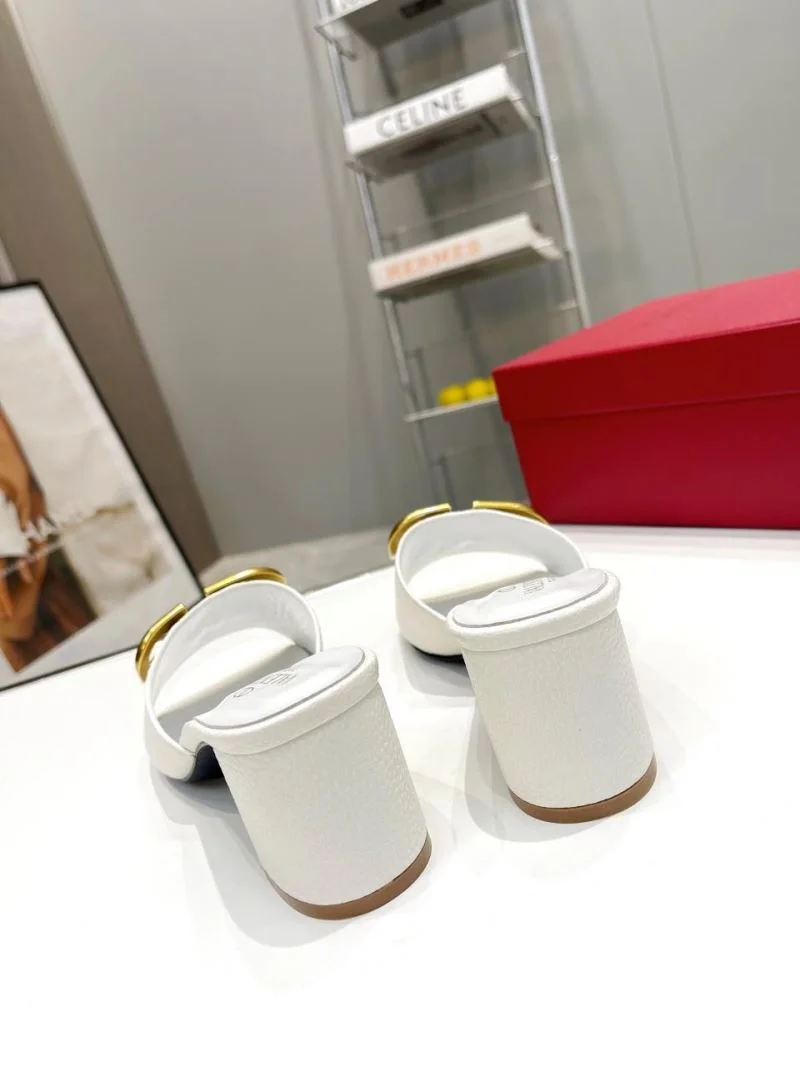 Low-cost Valentino Slippers