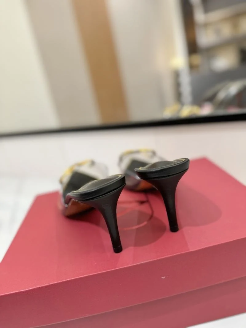 Low-cost Valentino Slippers