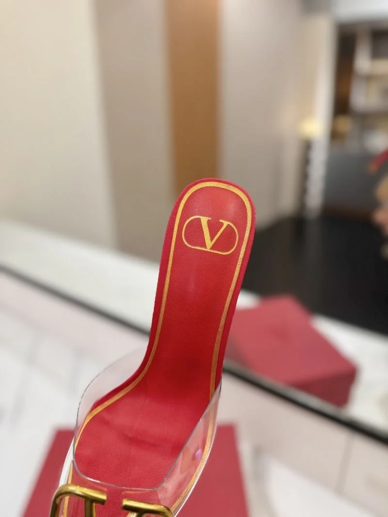 Low-cost Valentino Slippers