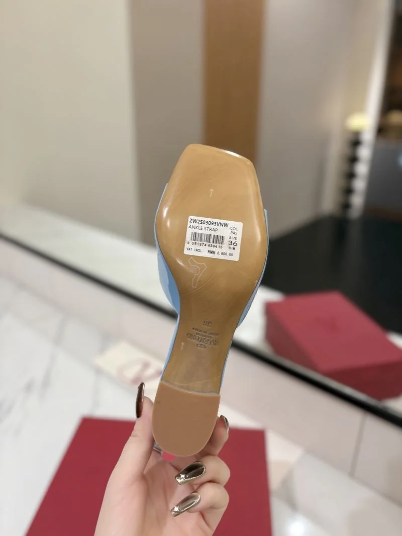 Top match Valentino Slippers