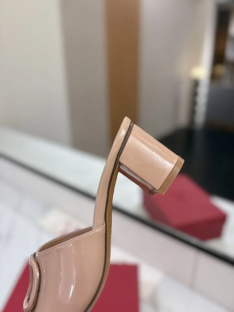 1:1 copy Valentino Slippers
