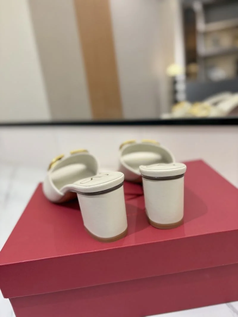 1:1 copy Valentino Slippers
