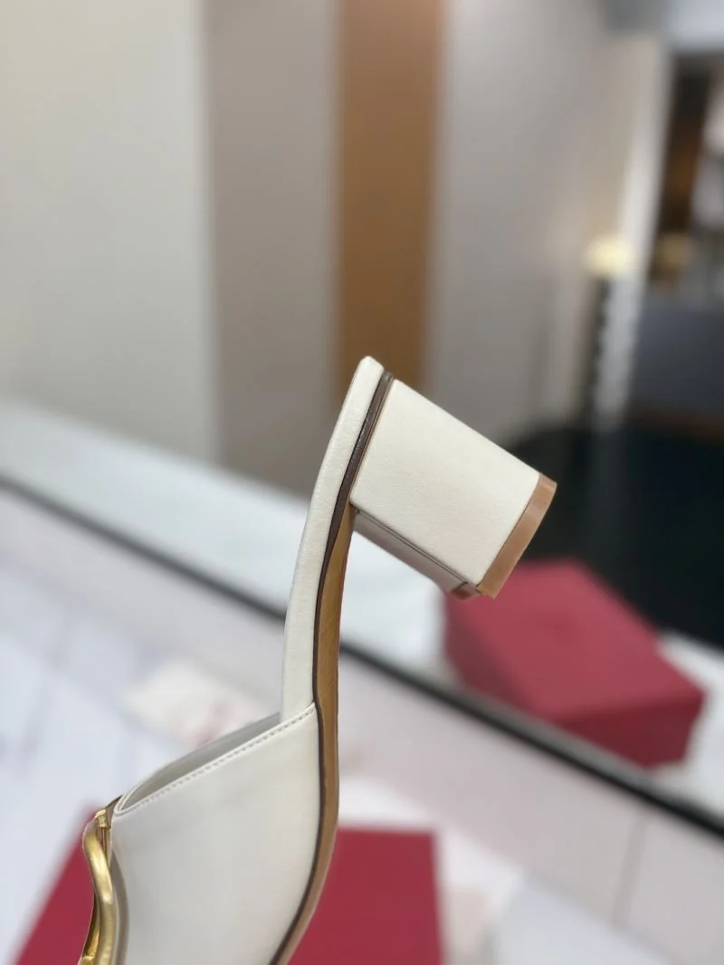 1:1 copy Valentino Slippers